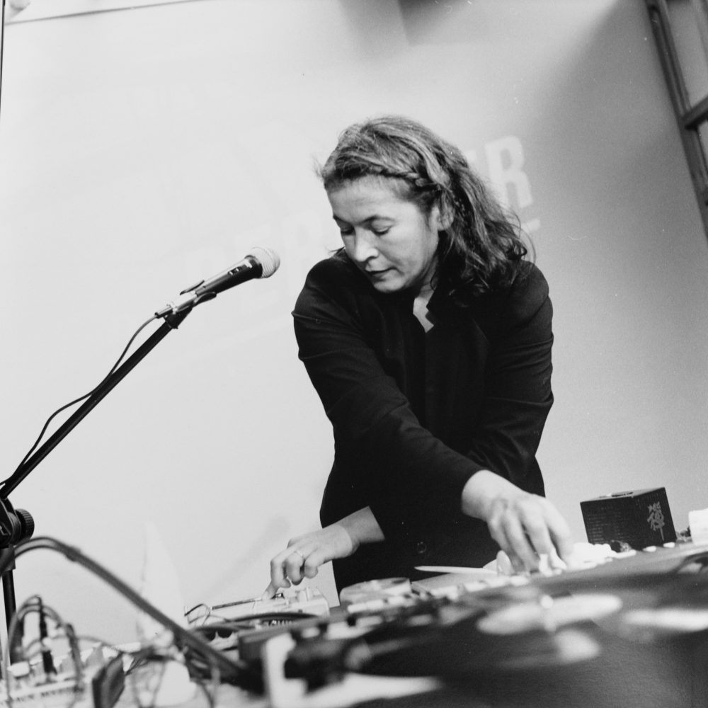 LIVE PERFORMANCE – Danielle Lemaire